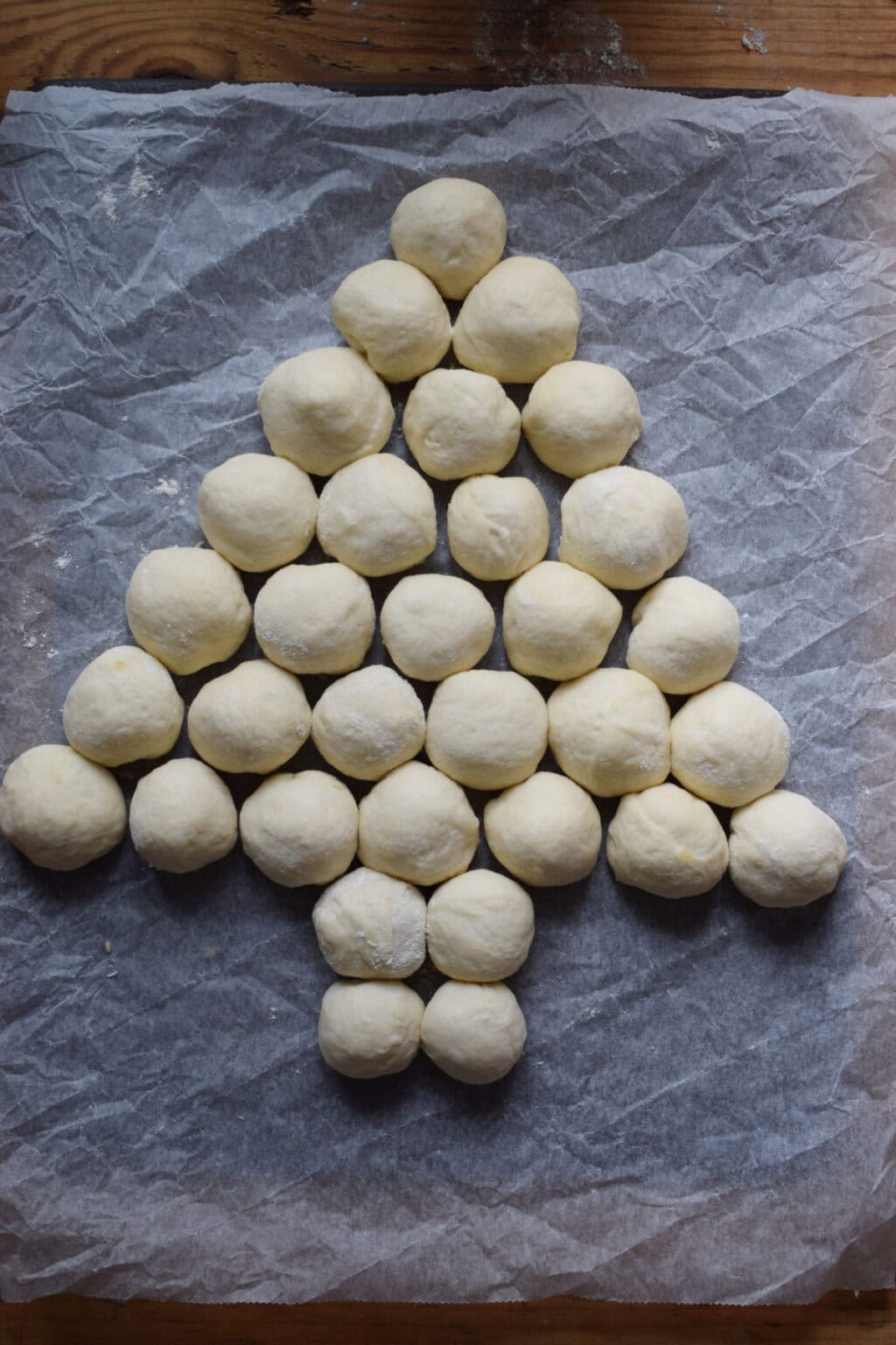 Cheesy Pull apart Christmas Bread - Julia's Cuisine