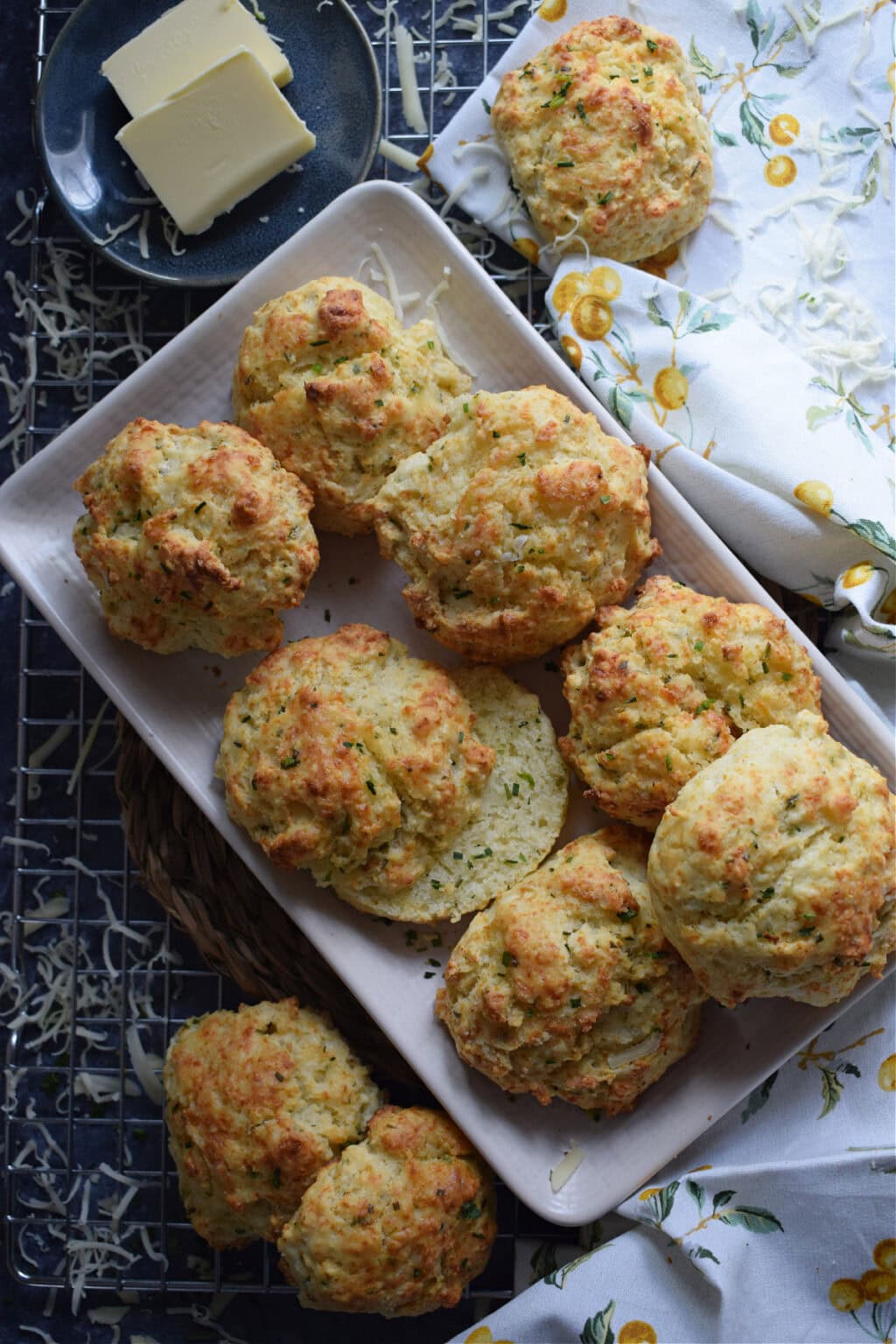 Easy Cheddar and Chive Biscuits - Julia's Cuisine
