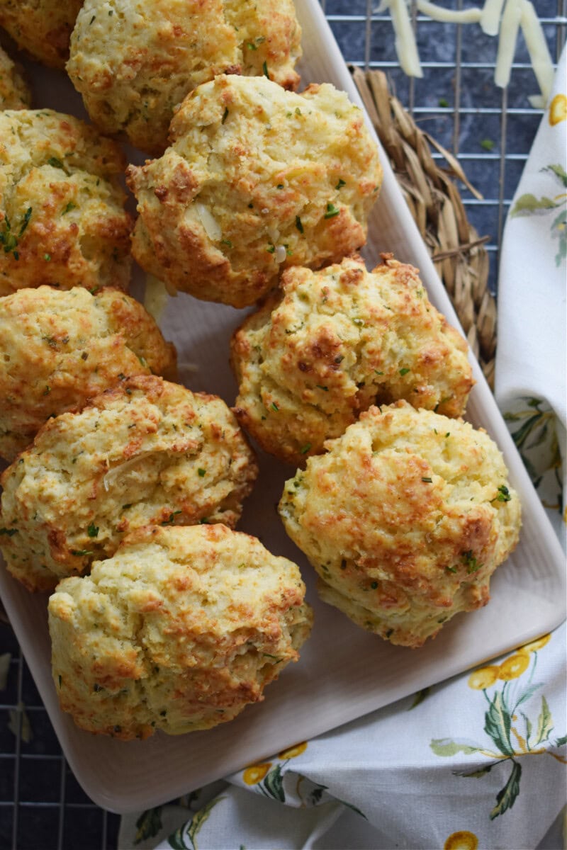 Easy Cheddar and Chive Biscuits - Julia's Cuisine