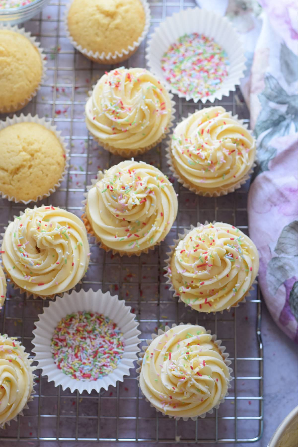 Classic Vanilla Cupcakes - Julia's Cuisine