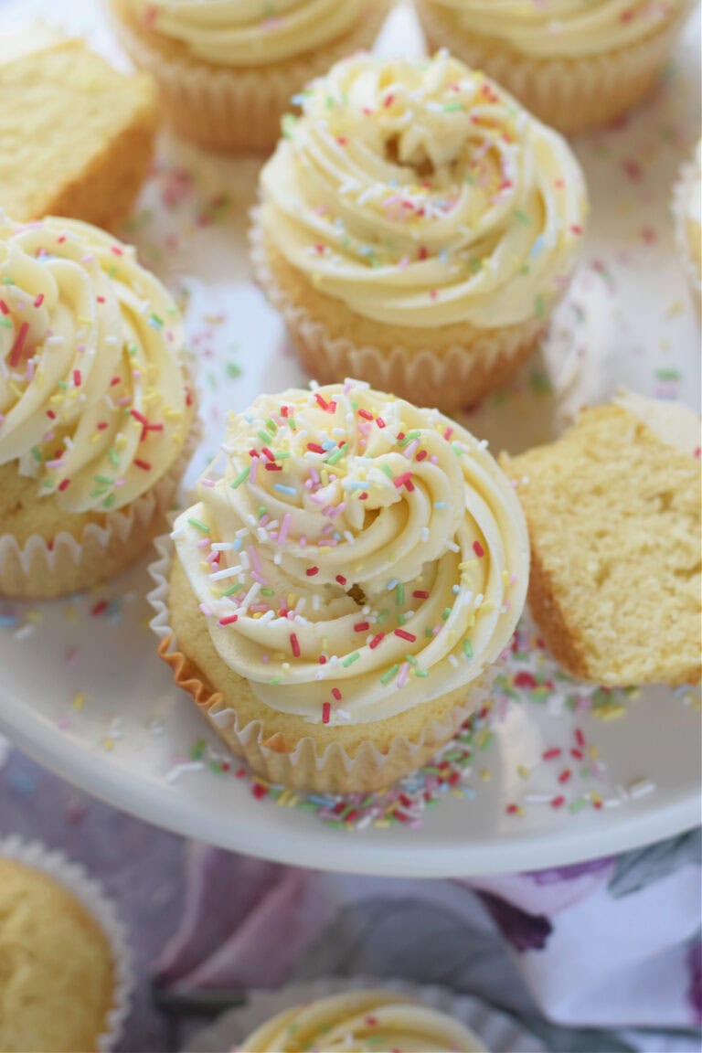 Classic Vanilla Cupcakes - Julia's Cuisine
